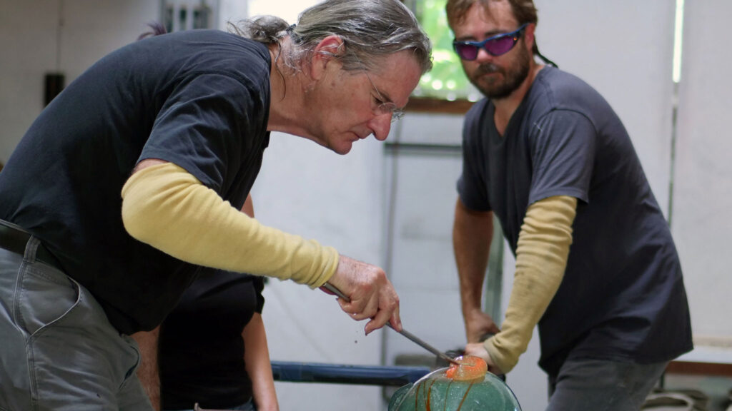 » Knoxville glass artist inspires a violin concerto on PBS
